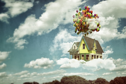 What Dream About Flying House Means