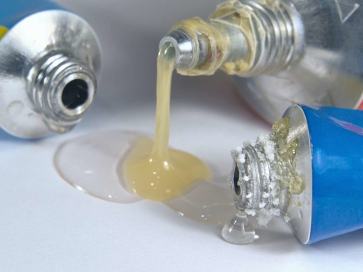 What Dream About Glue Means
