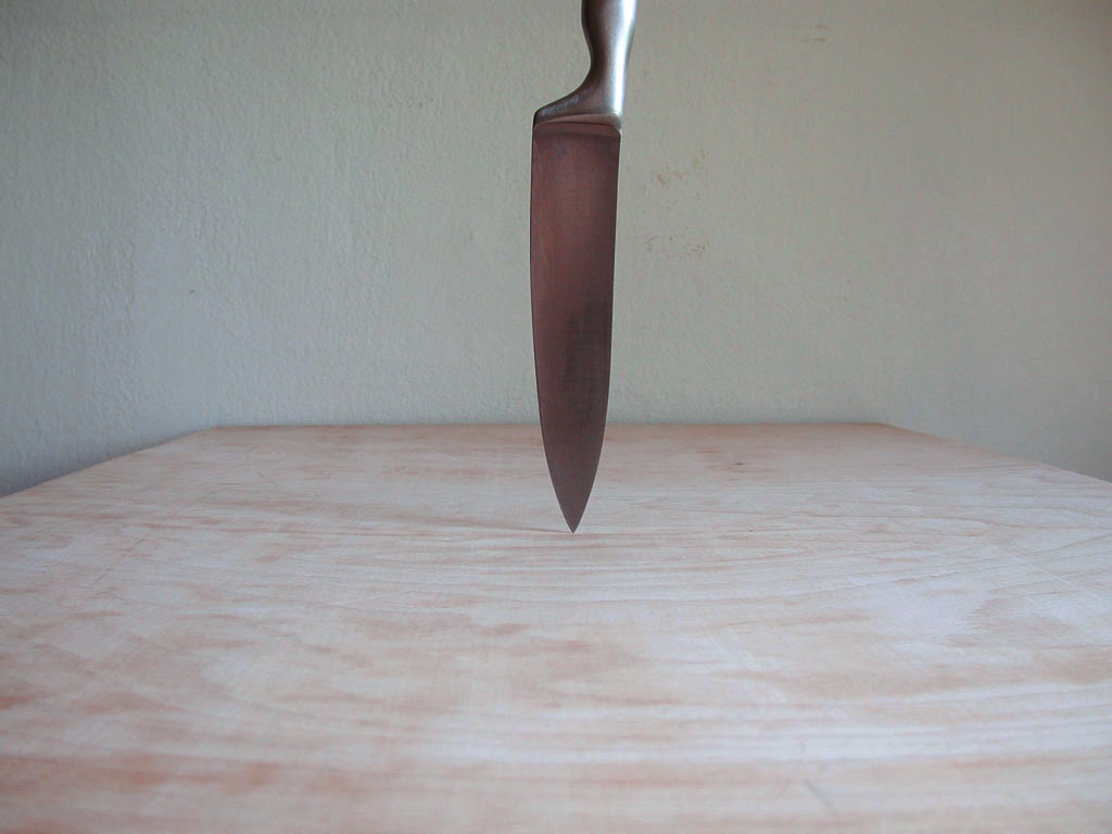 Knife fell on the floor omens and superstitions